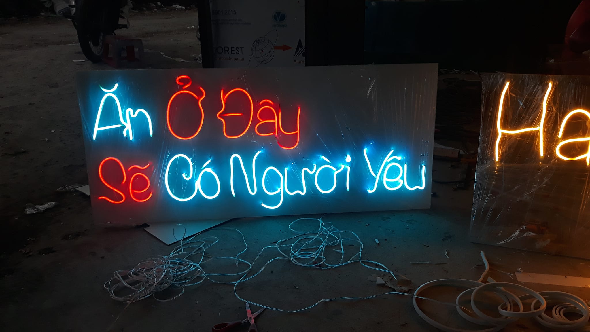 Làm bảng hiệu Neon Sign chất lượng - Thu hút được mọi ánh nhìn